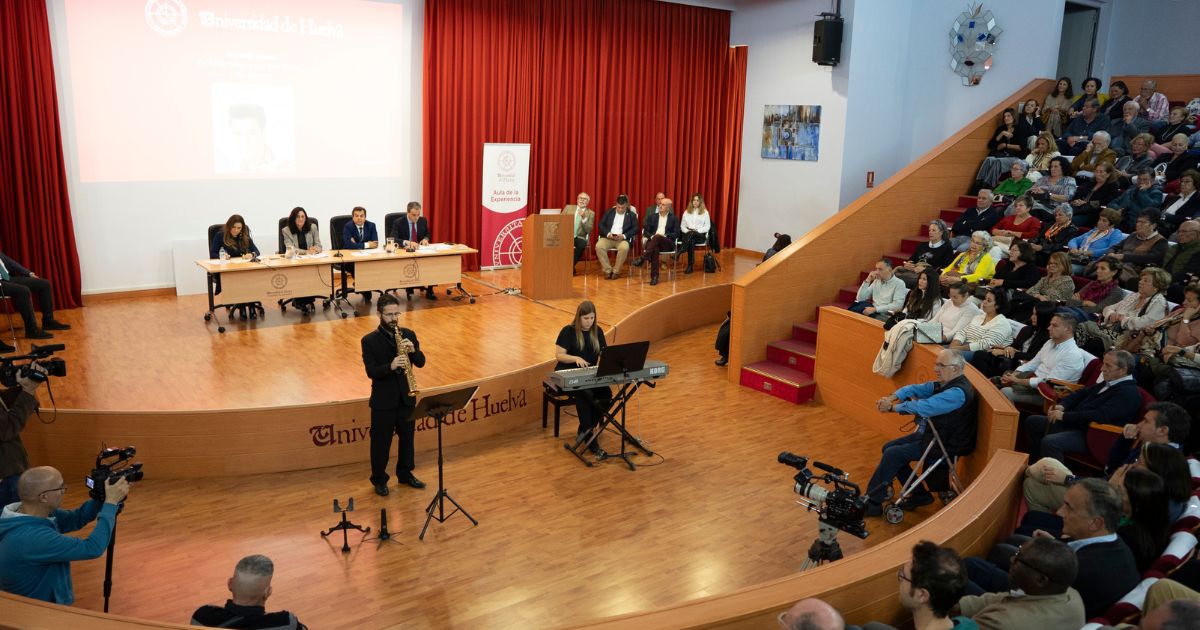 El Aula de la Experiencia de la UHU inicia un nuevo curso con cerca de ...